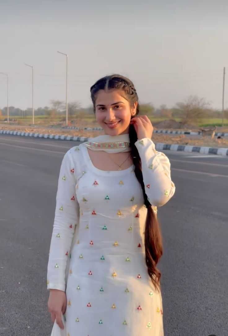 [1545+] Cute Real Girl Pic, Photos, Images & Pics Download Now - BuzzFreek